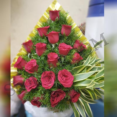 Flowers :: Shining Red Roses Basket